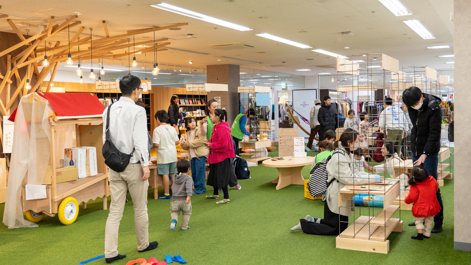 コロガルしょうてんがい with リトル・シーカーズ｜山口情報芸術センター[YCAM]