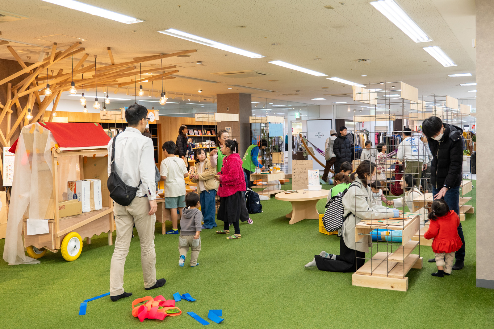 コロガルしょうてんがい with リトル・シーカーズ｜山口情報芸術センター[YCAM]